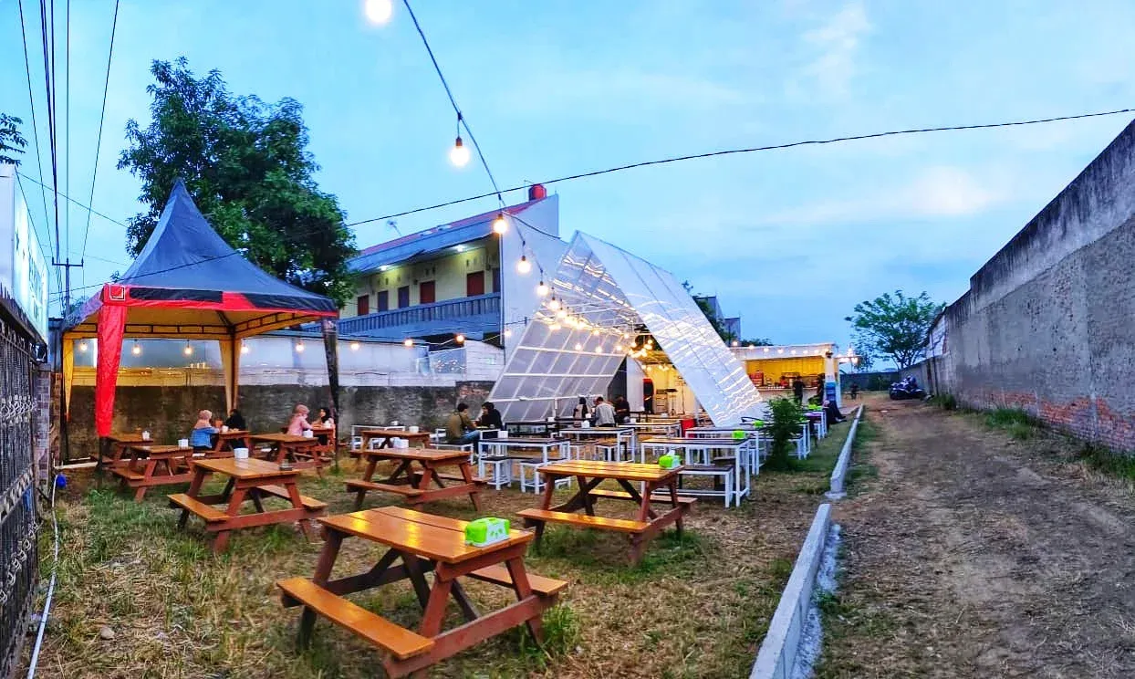 9 Rekomendasi Cafe di Karawang Terbaik & Estetik