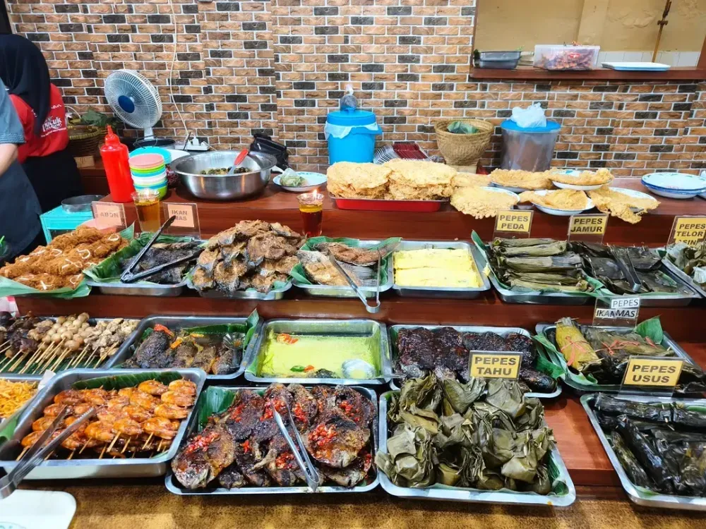 10 Kuliner Dekat Stasiun Bandung, Murah & Enak