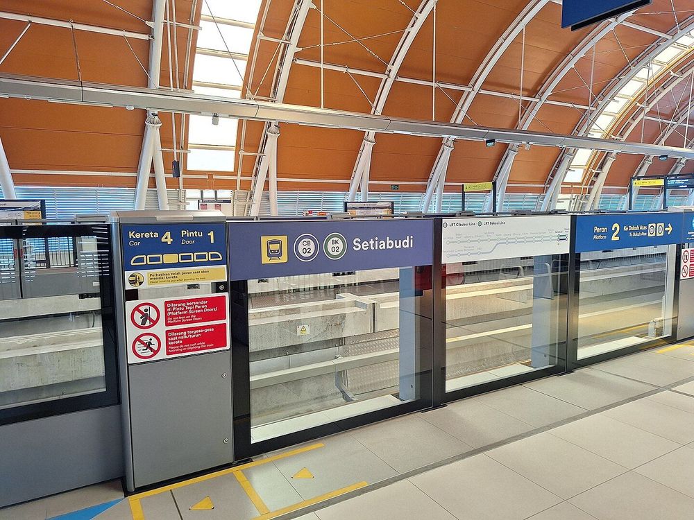 Stasiun LRT Dukuh Atas BNI: Lokasi, Jadwal, Rute & Tarif