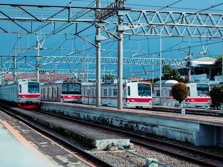 Stasiun Matraman: Rute, Jadwal Kereta, Fasilitas, dan Tarif Perjalanan