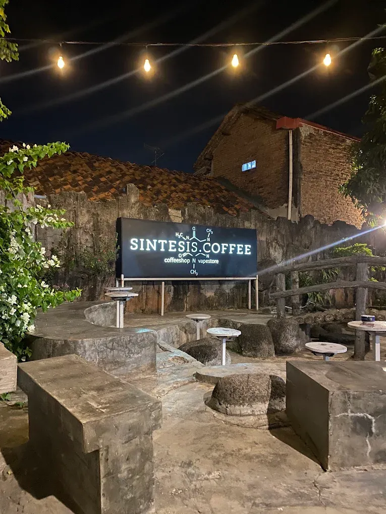 9 Rekomendasi Cafe di Karawang Terbaik & Estetik