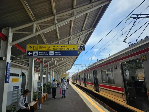 KRL Jabodetabek: Tiket, Jadwal, Rute dan Tips Naik KRL